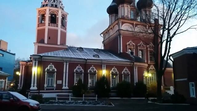 Вечерний вид Храма Ризоположения на Донской