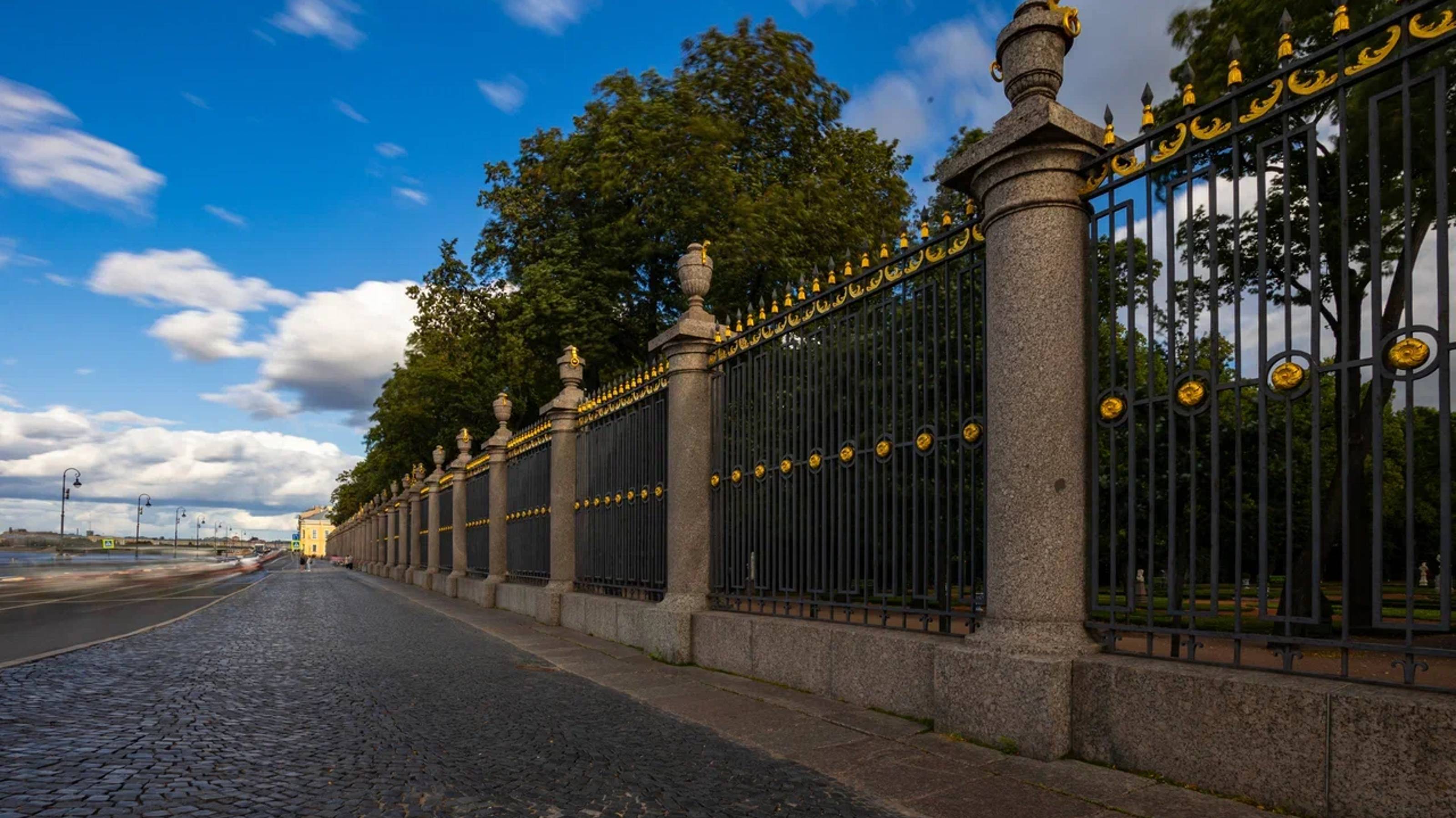 Летний сад осенью