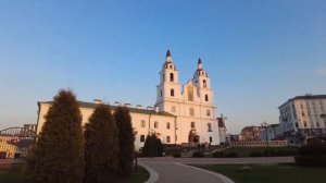От верхнего города по набережной Свислочь через Зыбицкую (Зыба) самую тусовочную улицу Ми