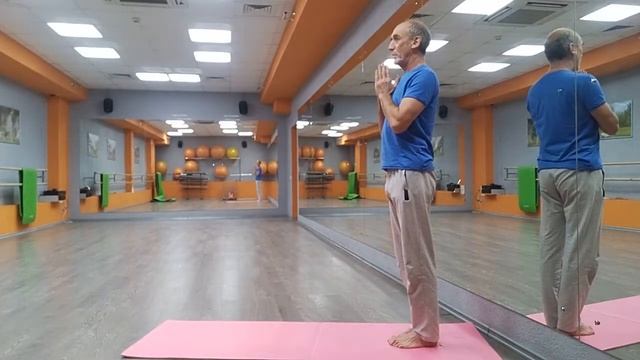 Адхомукхашванасана (собака мордой вниз) Убираем нагрузку с запястий..