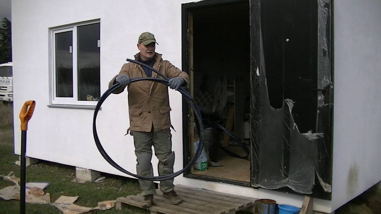 Установка уличного водяного крана.