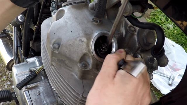 Honda CB400SS. Регулировка клапанов.