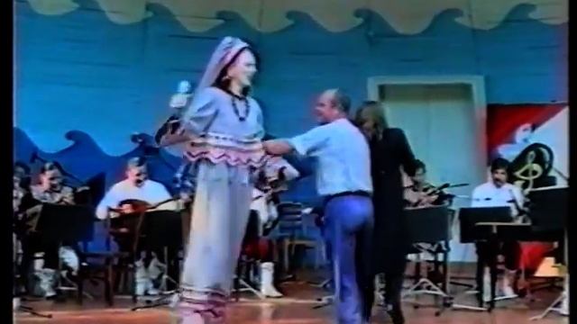 Архив НРО. Фестиваль "Золотая рыбка". Телепередача  об оркестре "Метелица" г.Санкт-Петербурга. 1997.