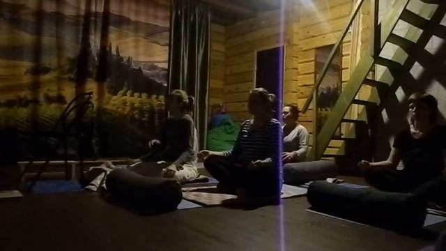 Медитация пожелания счастья. Йога-дом "Pine chalet"