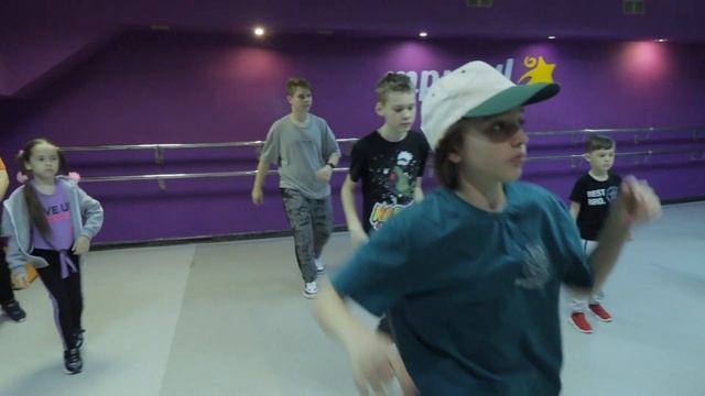 ЗАНЯТИЯ ПО ХИП-ХОП, ПРЕПОДАВАТЕЛЬ БОГАЧЁВ ДЕНИС, 1 МАЯ (2 урок)