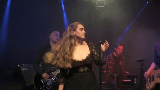 Анастасия Храмилина - (Cover version) Бледный бармен  Александра Иванова и гр. Рондо