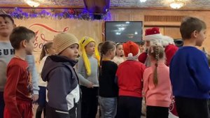 Веселимся!!!Дед мороз,снег и дискотека!!!Подарки от Дедушки мороза!!!часть 2