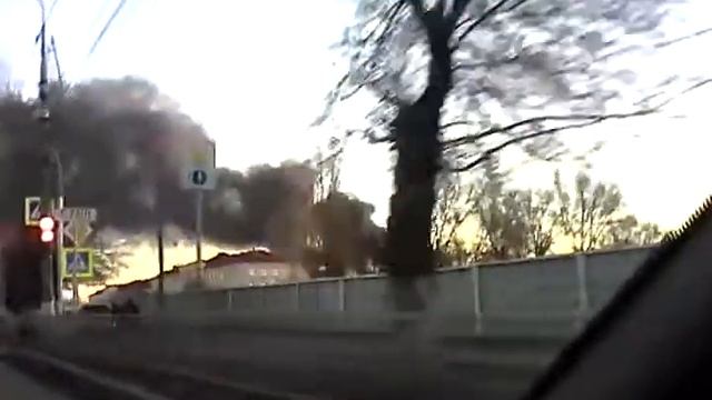 Горят склады лако-красочных материалов в Волгограде