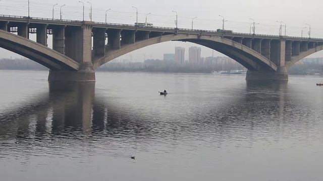 Красноярск. Коммунальный мост через Енисей.