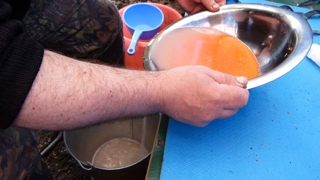 Обесклеивание икры хариуса.