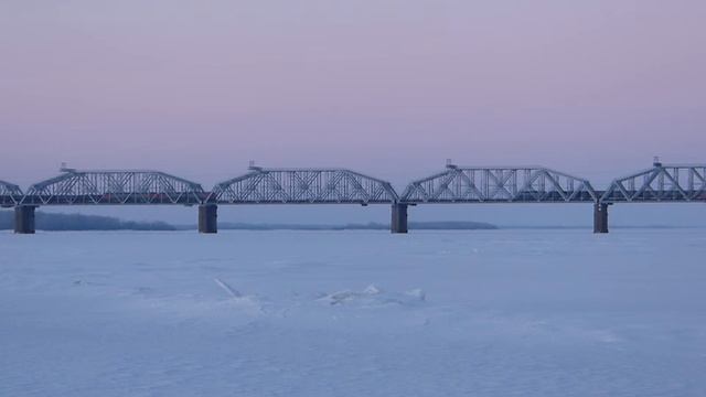 Встреча на мосту.