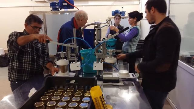 Монтаж линии производства фейхоа с сахаром в Абхазии (работа с укупорщиком УУ-5)