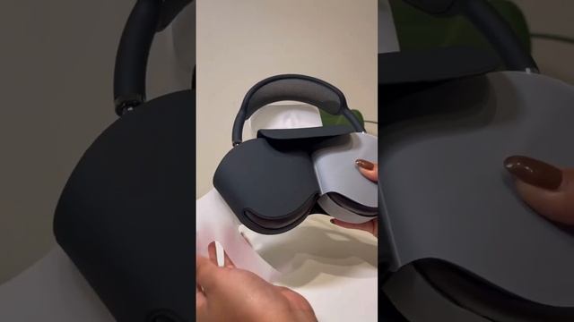 Apple AirPods Max Wireless Over-Ear Headphones. Active Noise Cancelling, Transparency Mode
