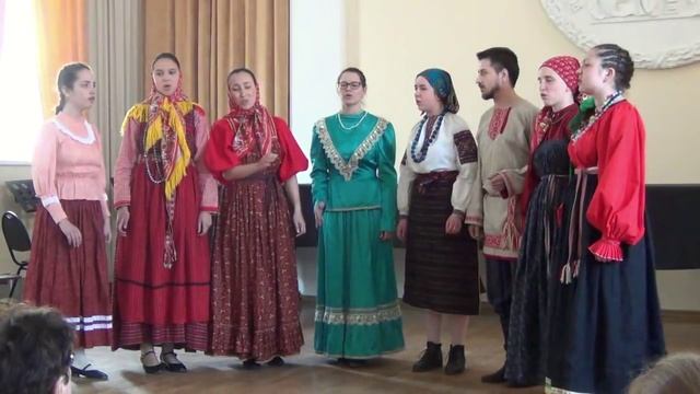 Фольклорный ансамбль старших курсов Государственного музыкального колледжа им. Гнесиных