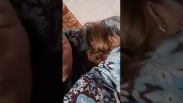 Сплю с Иришкой, паша, извени