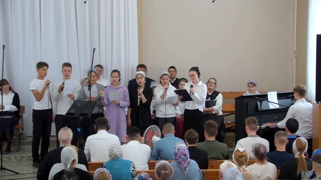 04_Молодежь ''В час малиновой зори''