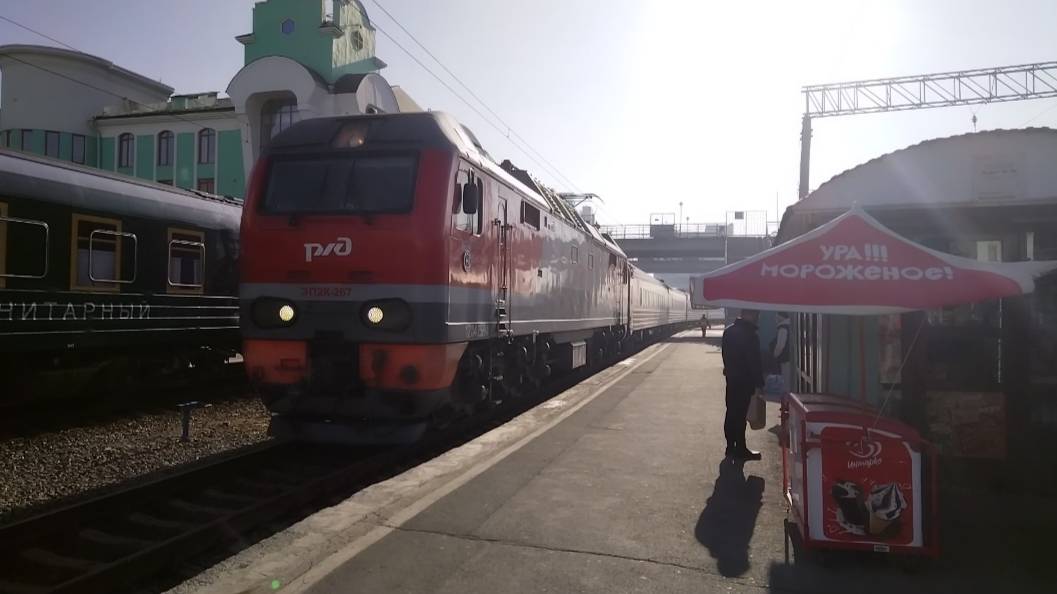 ЭП2К-267 с поездом №2 Москва-Владивосток