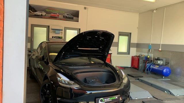 Auto open en easy close kit for frunk of Model 3 by Tesland. - смотреть ...