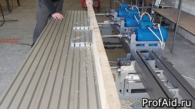 Многошпиндельный горизонтальный сверлильный станок.