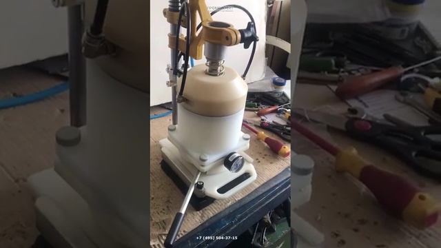 Работа вакуумного устройства укупорки банок ТВИСТ-ОФФ УУ-5 с доводчиком производства ООО Промбиофит