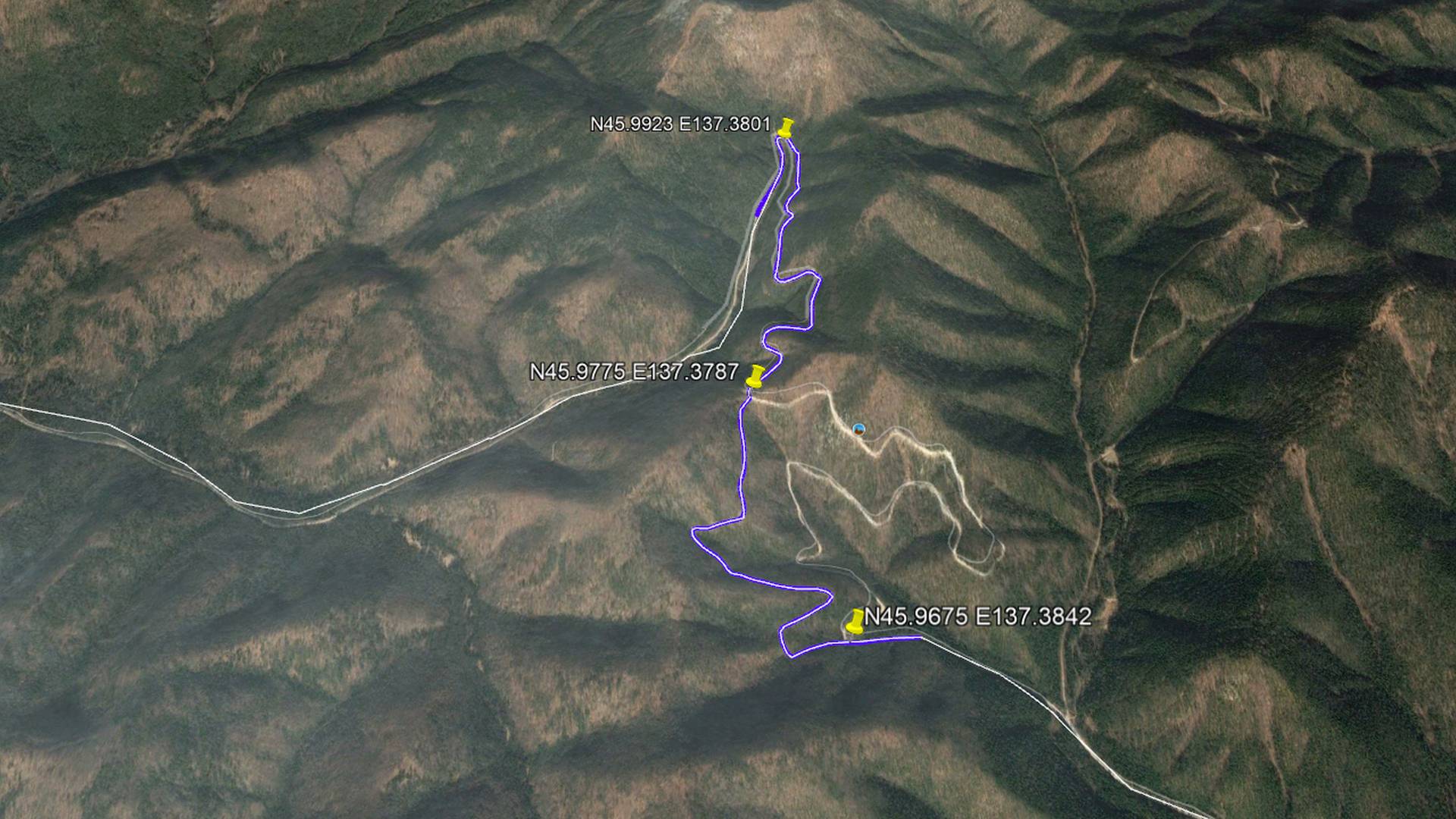 Участок трассы Терней - Амгу серпантинным перевалом в июле 2023 года.