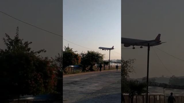 Flight ✈️✈️✈️✈️ उतरने वाली है सीट बेल्ट बांध लीजिए।
