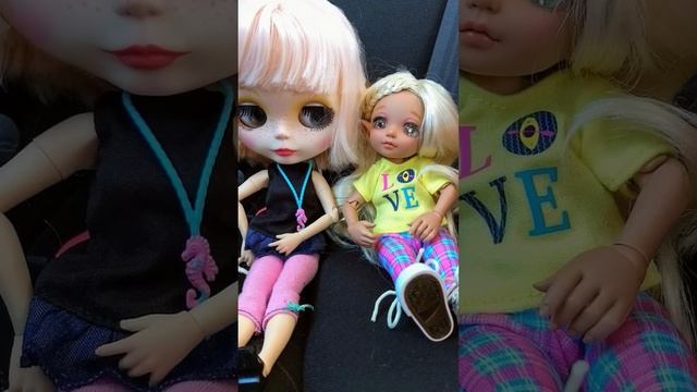 Blythe Doll and best friend Heading to the Doll Show!