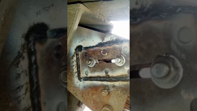 приварил вчерашние заготовки на прицеп. качалка для ресор!