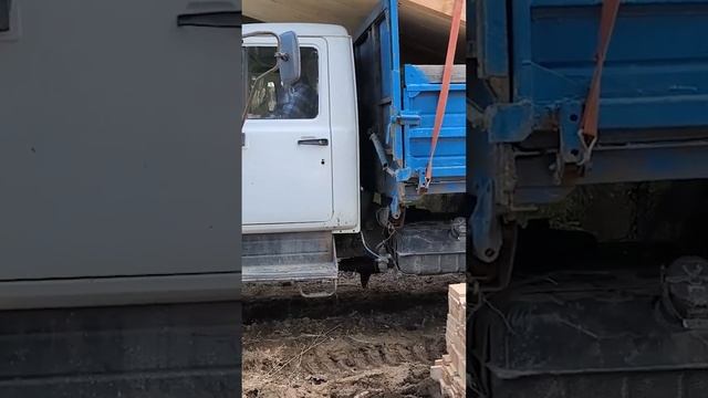 Быстрая разгрузка досок из машины! Строим базу отдыха своими руками!