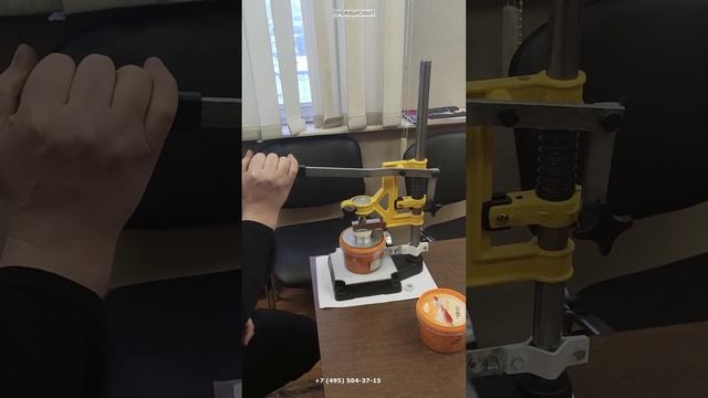 Работа устройства укупорки крышками без резьбы УУ-1М производства ООО Промбиофит