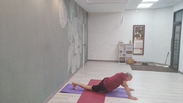 Короткая разминка перед йога-нидрой. Йога в Электростали и Ногинске.