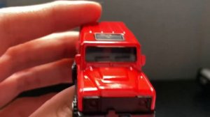 Hot Wheels Land Rover Defender 90 - Red