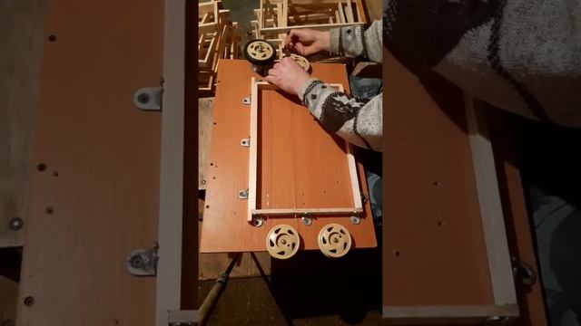 Кондуктор для натяжки проволоки на рамки