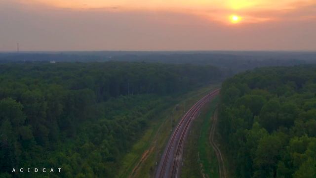 ПОЕЗД В ЛУЧАХ ЗАКАТА
