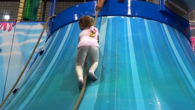 Диана и Рома  - выходной день в парке развлечений!
