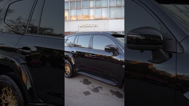 Шикарный Land Cruiser 200 в стиле 300 со звёздным небом в салоне и с элементами Wald Black Bison