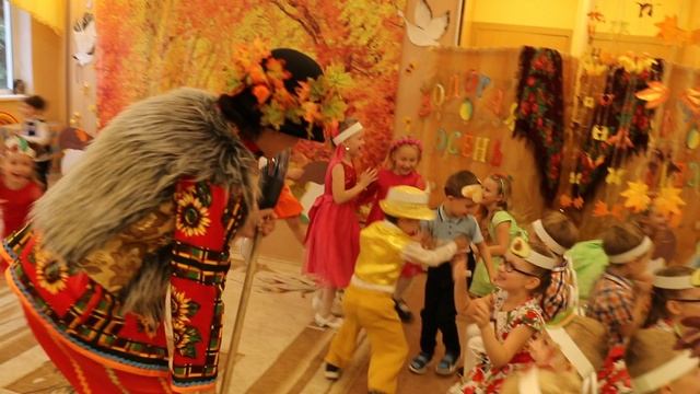 13 Во саду пугало стояло