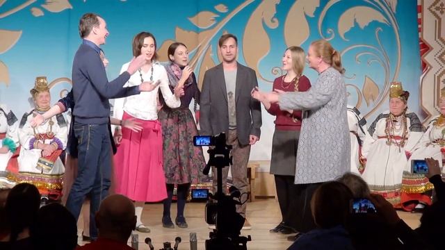 В НАС ПО УЛИЦЕ ПО ШИРОКОЙ | DOWN THE WIDE STREET