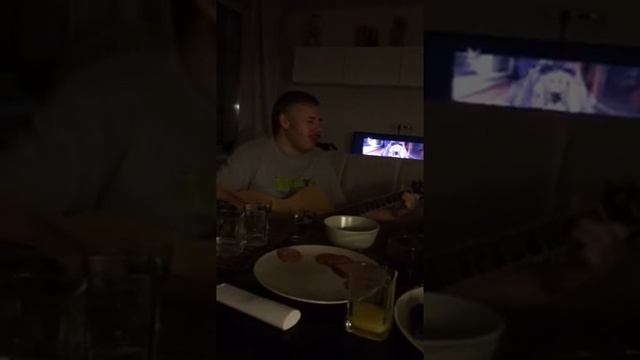 Вечерние песнопения в кругу друзей