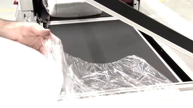 SmiPack FP870A+T650 упаковка крупногабаритных изделий в термоусадочную ПОФ пленку.