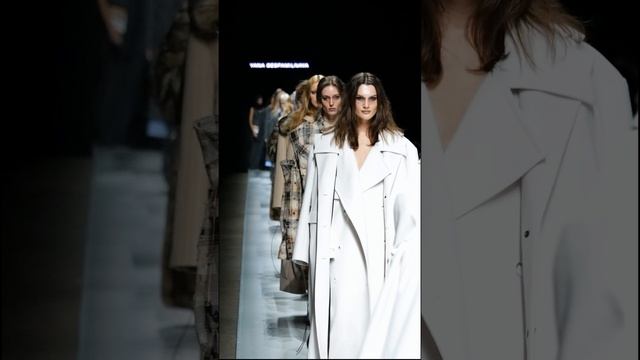 YANA BESFAMILNAYA (Москва) Московская неделя моды  #moscowfashionweek #неделямодывмоскве