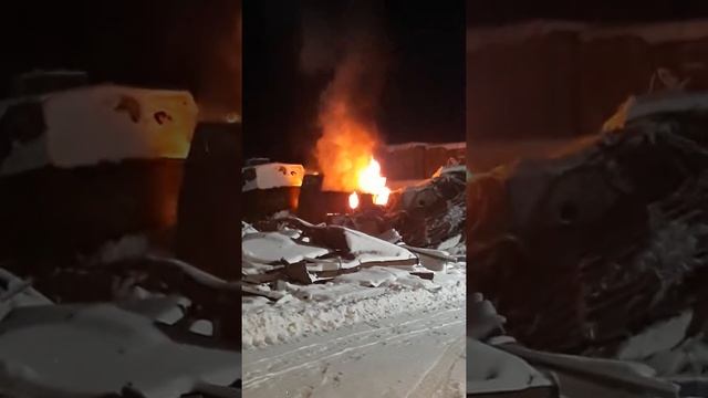сожгли баржу