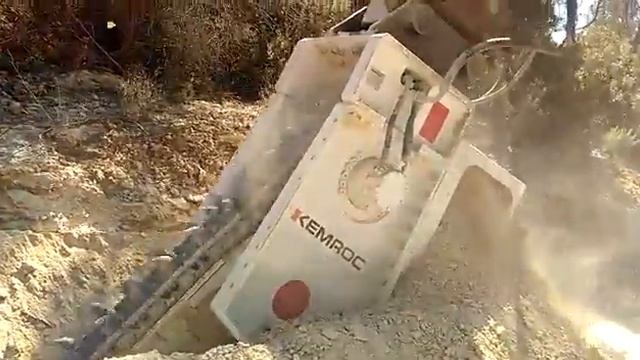 Цепной траншеекопатель KTR02.Траншея в скальном грунте
