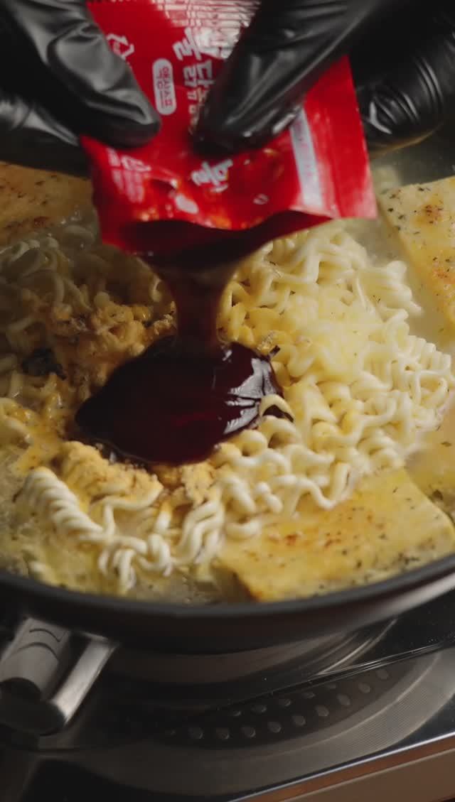 Съел бы? Buldak Hot Chiken Flavor Ramen Cheese