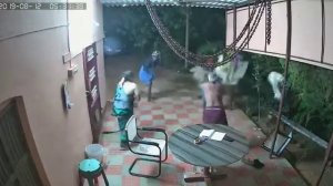 Brave old man VS thief ....... CCTV footage