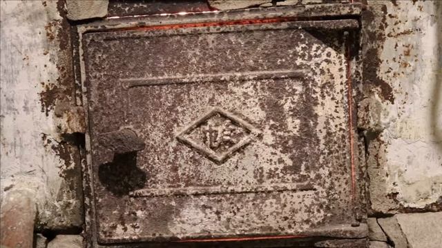 Как безопасно топить печь