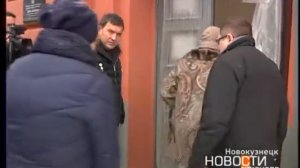 Ноябрьские холода и снег строителей не смущают...