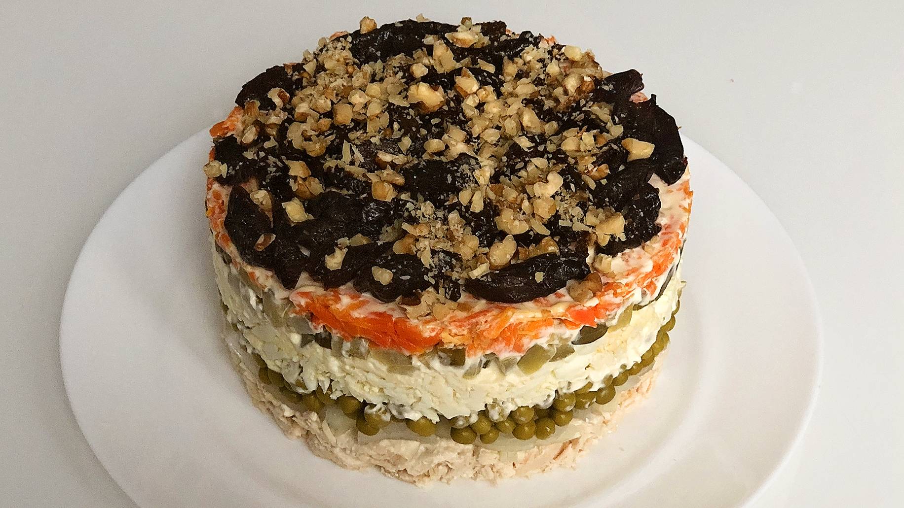 Салат ПРАГА на Новый год ?с курицей, черносливом и грецким орехом. НОВИНКА на Новогодний СТОЛ