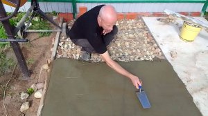 Залил место под мангал.