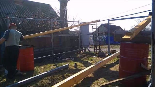 как поднять брус одному.